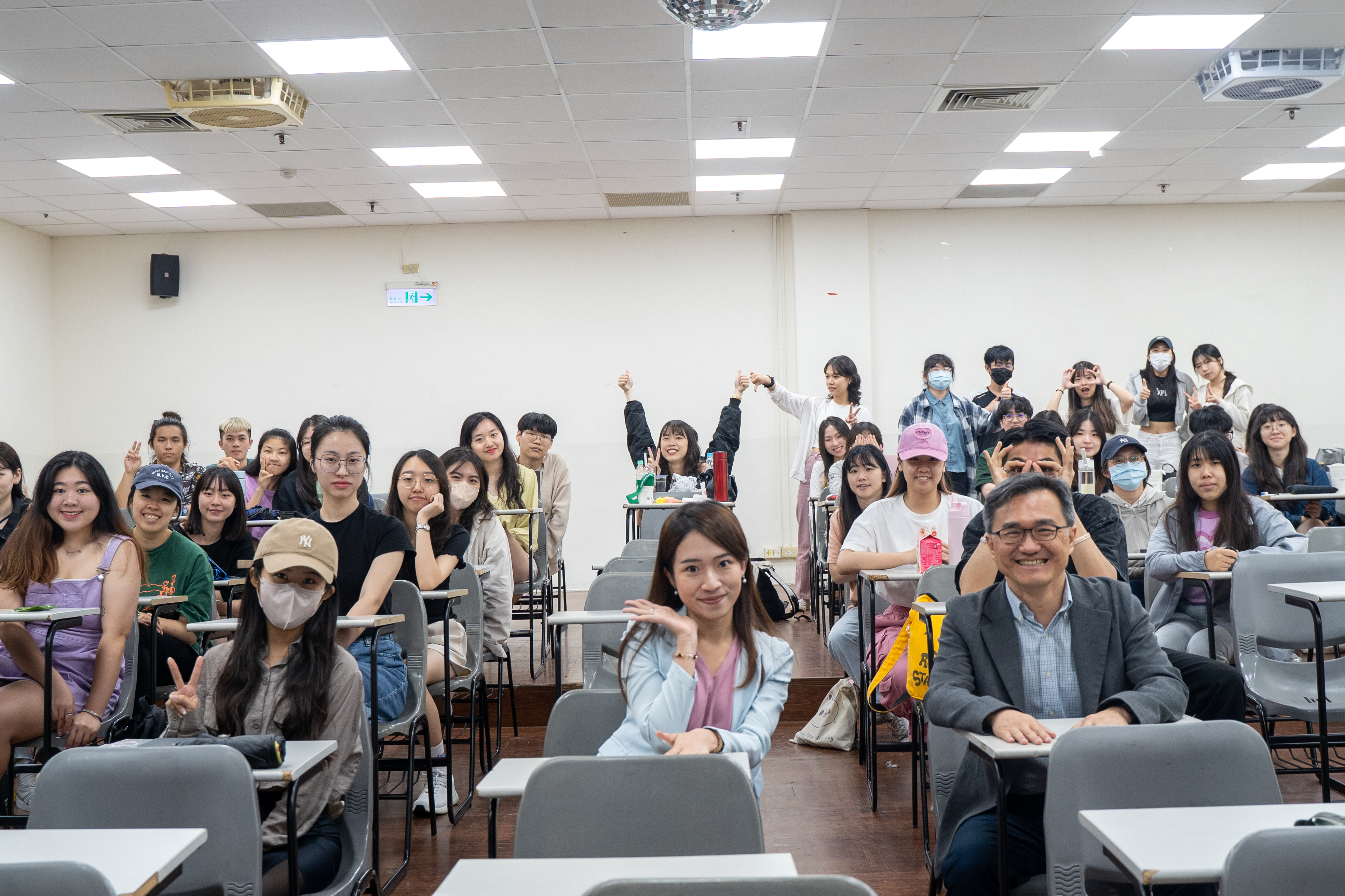 TVBS主播詹舒涵談新媒體挑戰 鼓勵學生勇於探索 | 世新大學口語傳播暨社群媒體學系